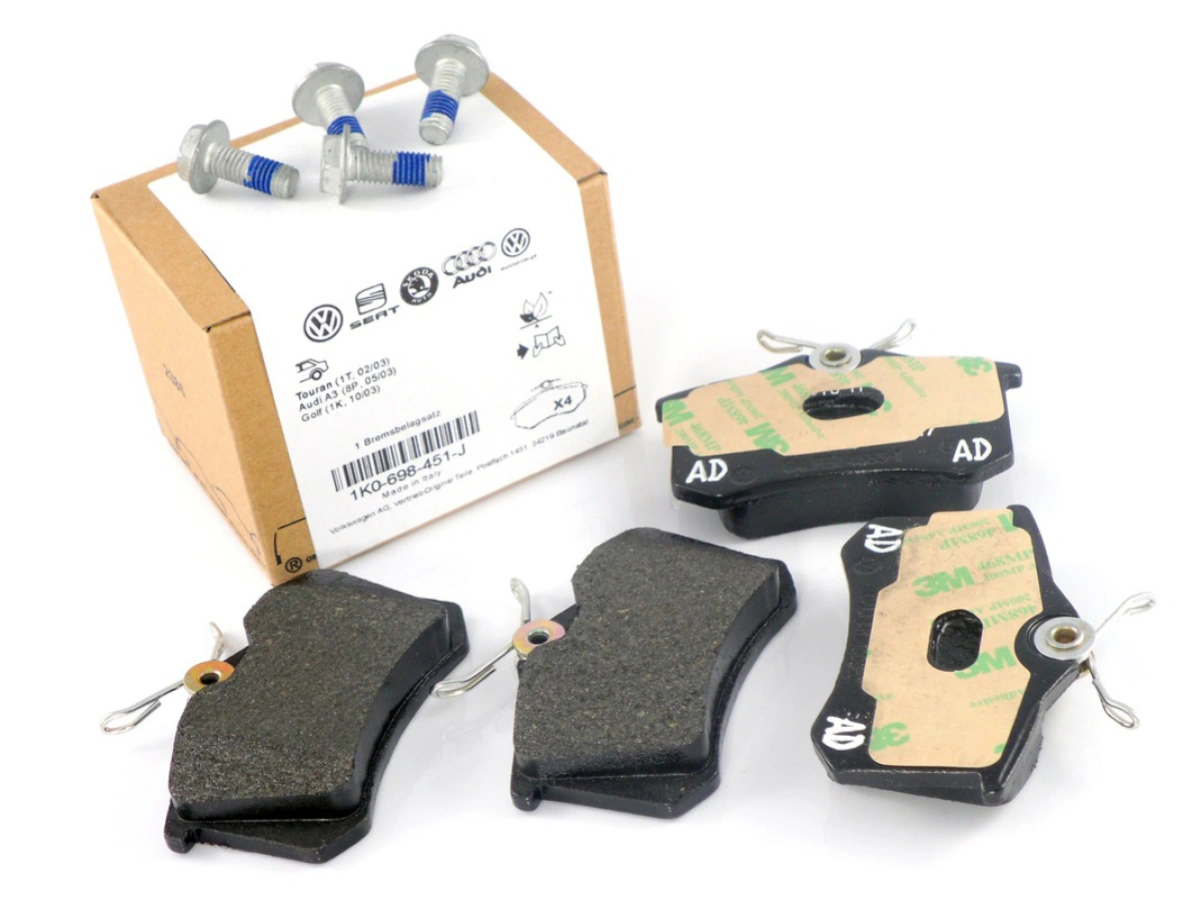 Set of brake pads rear ⌀230mm 5K0698451E
