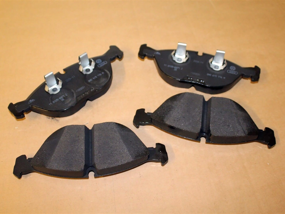 Set of brake pads for ⌀334mm discs 8N0698151D for VW Polo 6R